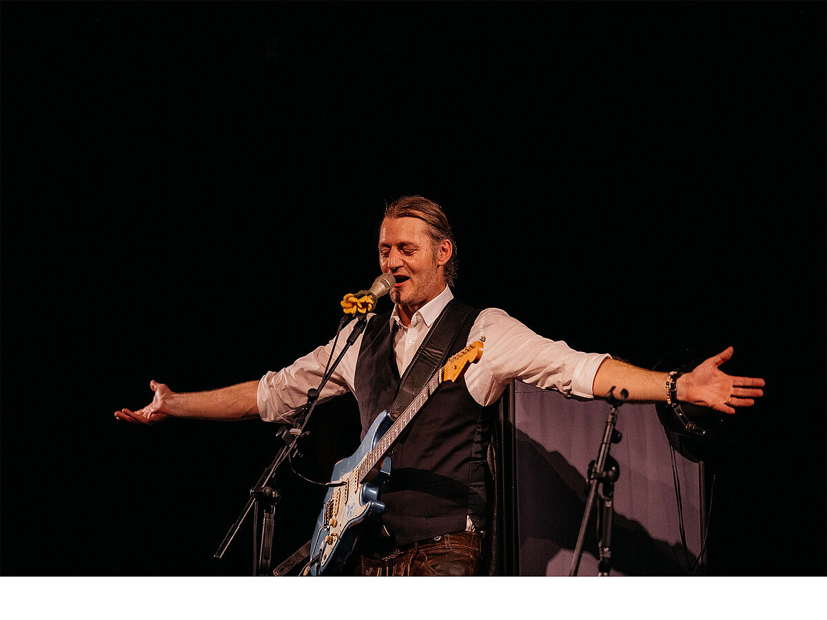 Kabarett im Park startet mit Christian Maier